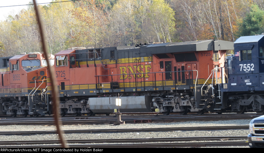 BNSF 5725